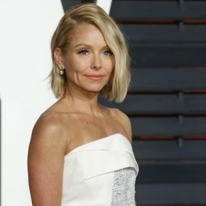 Kelly Ripa Dyes Her Hair Pink